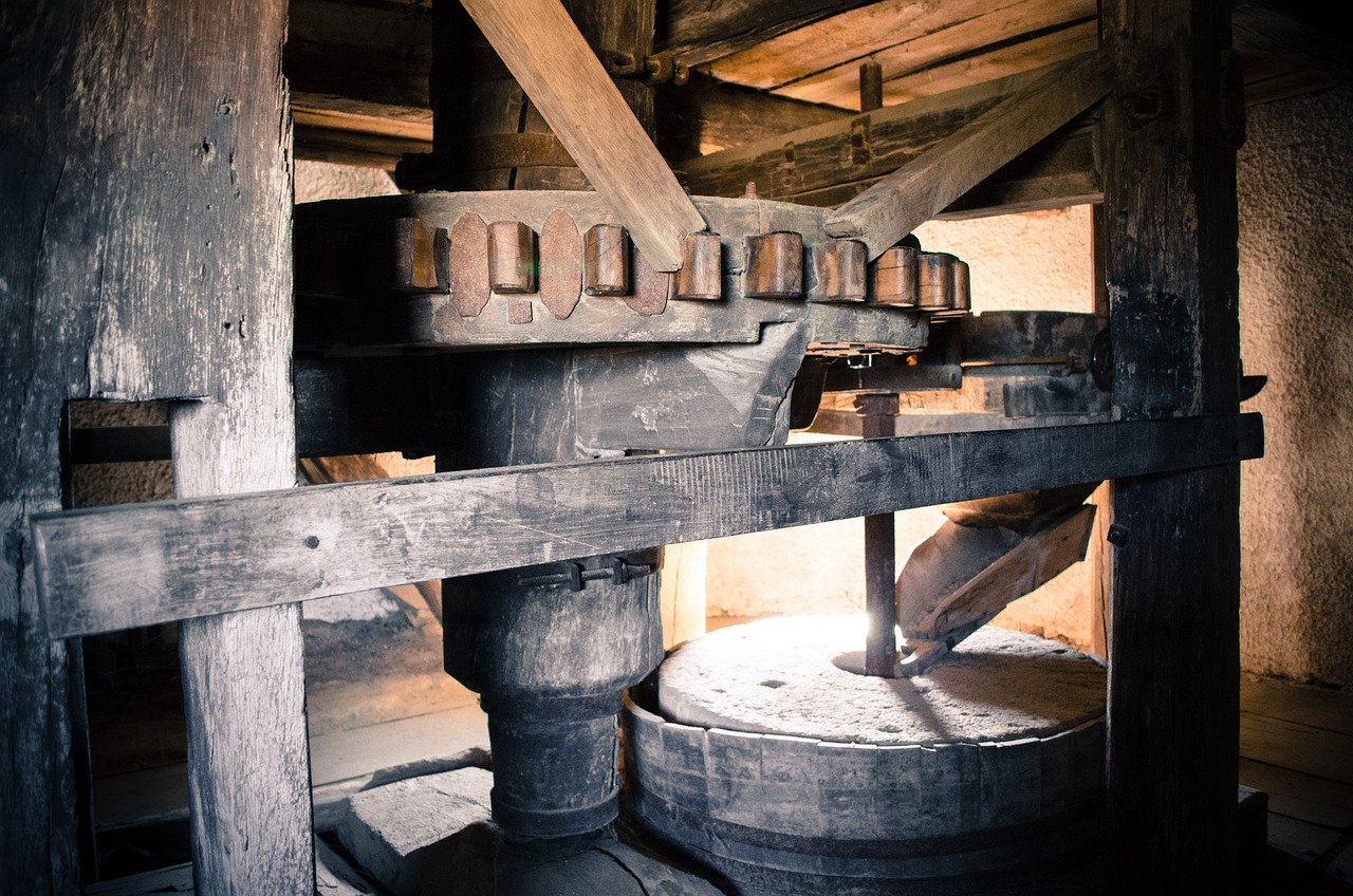 Comment fabriquer un moulin à vent artisanal pour moudre du grain ...
